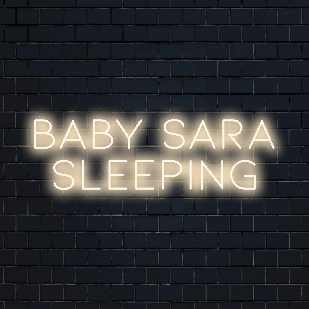 Letrero de neón personalizado con el nombre de la bebé Sara durmiendo ...